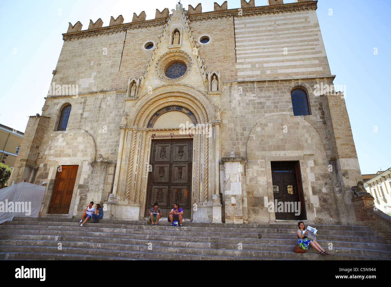 Cathedral teramo hi-res stock photography and images - Alamy