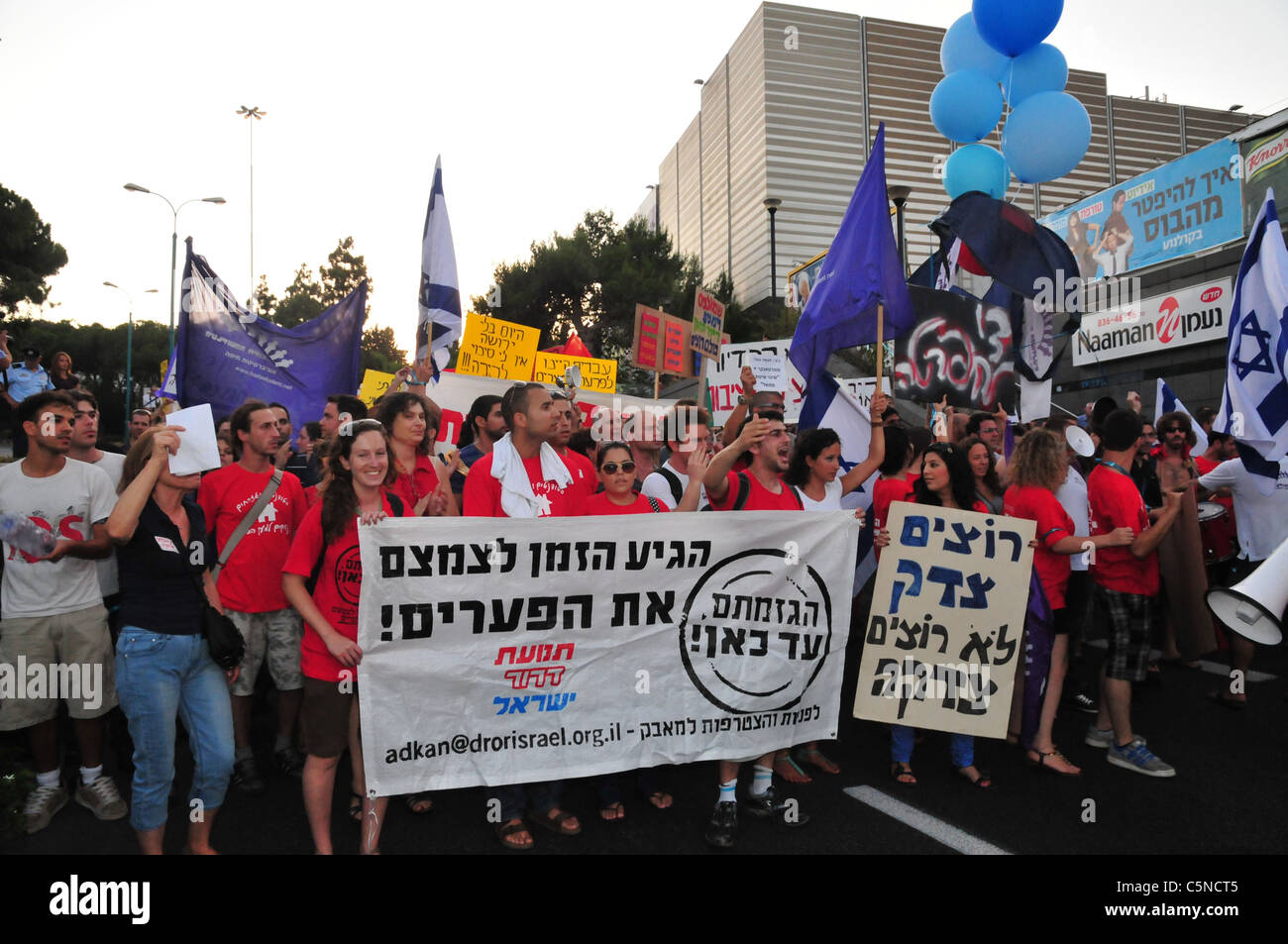 Middle east middle class hi-res stock photography and images - Alamy