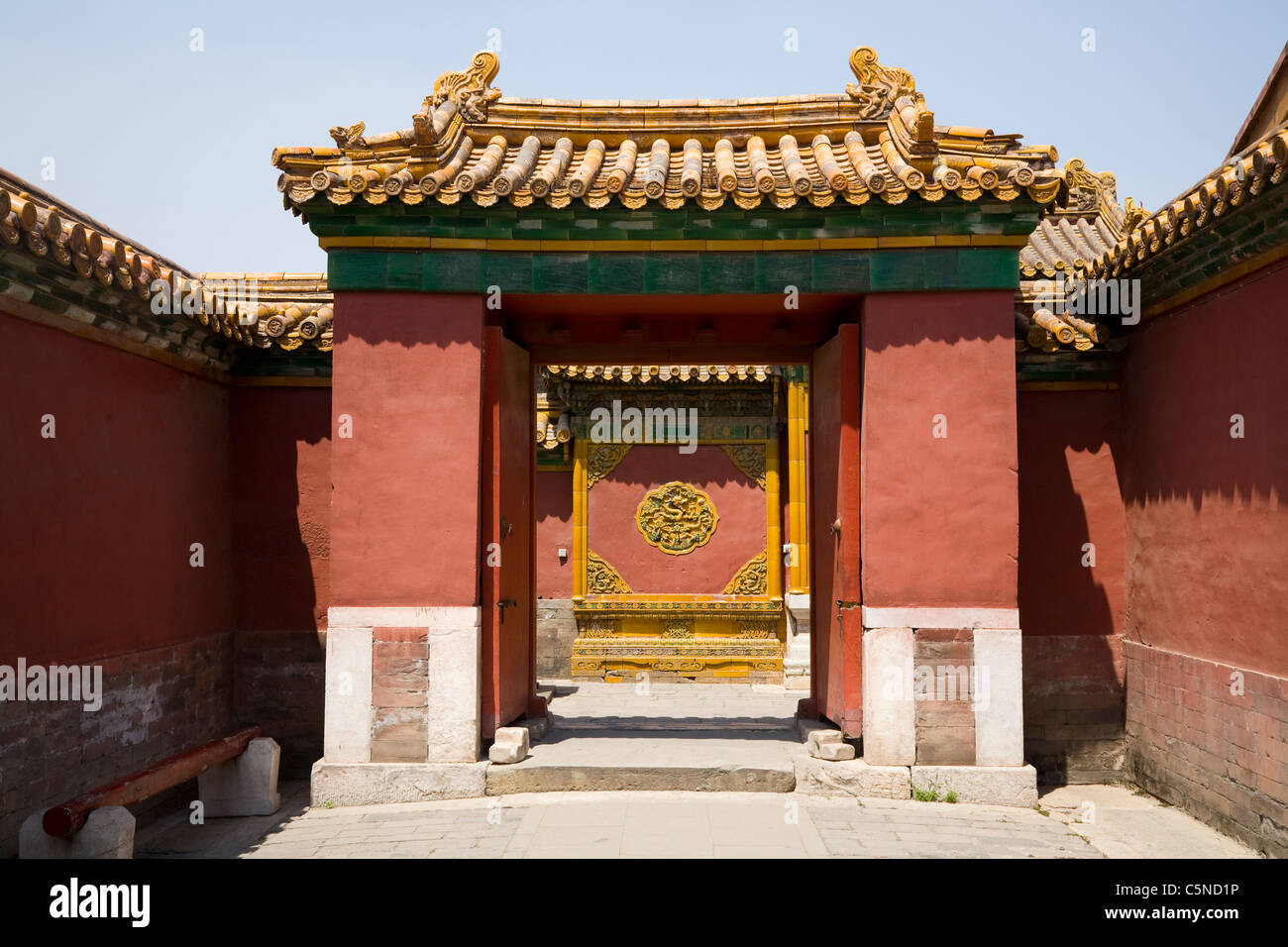 Arch / archway / internal gate / gateway / porch in the wall / walls of ...