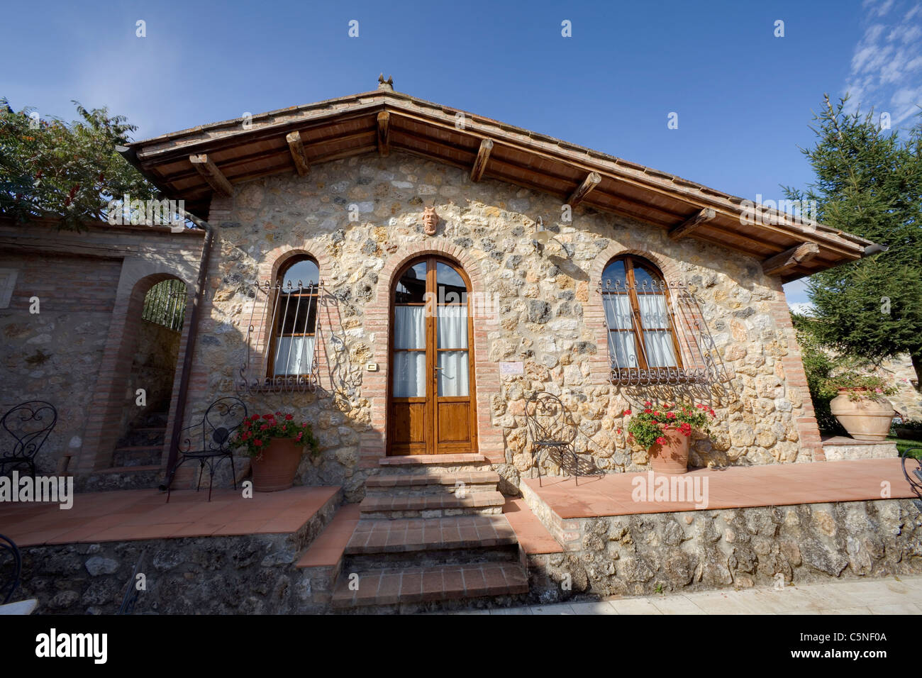 Tuscan house and garden, Barigianino, Rosia (Sovicille), Tuscany, Italy ...