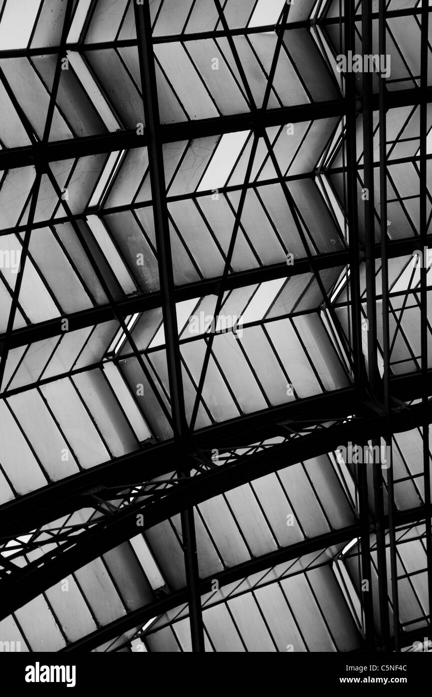 iron roof structure prague main station Stock Photo - Alamy