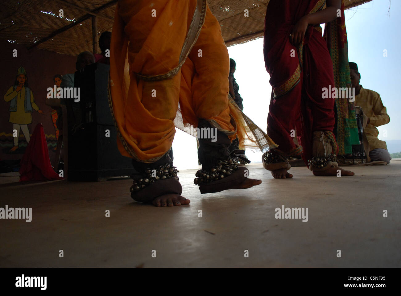 Folk wearing hi-res stock photography and images - Alamy