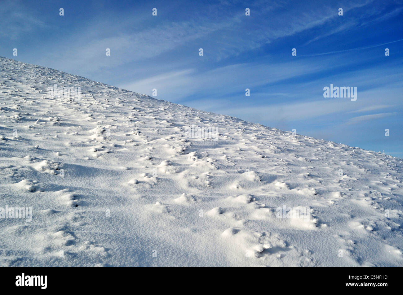Blue sky mountain slope High Resolution Stock Photography and Images ...