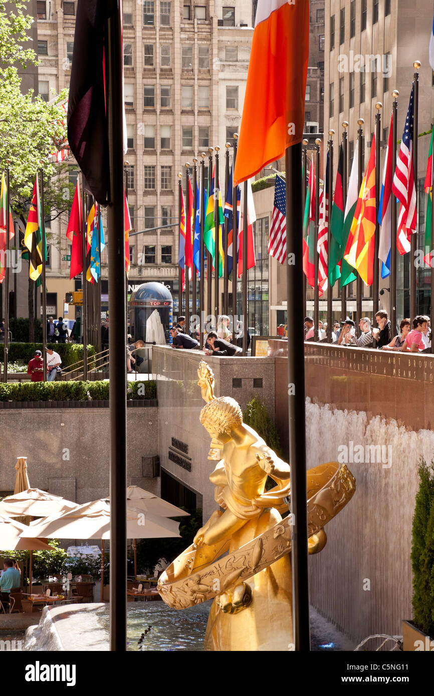 Rockefeller Center Plaza, NYC Stock Photo - Alamy