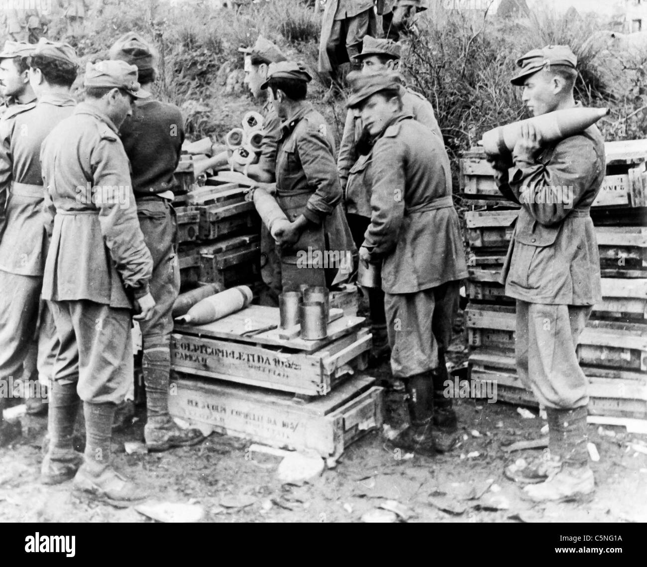 Italians bullets against the Nazi enemy during the liberation,World War ...