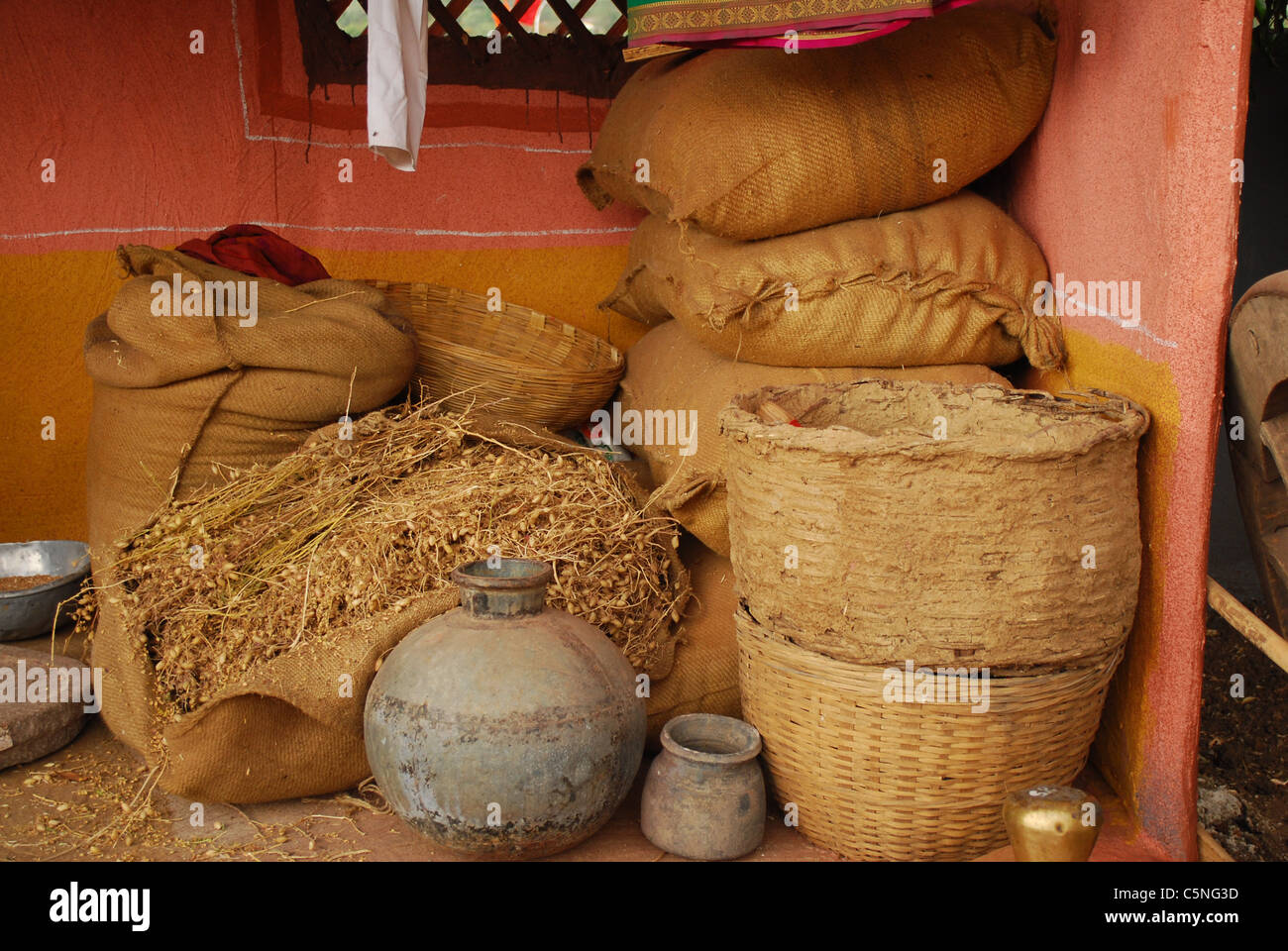 Bamboo bucket plaster with dung hi-res stock photography and images - Alamy