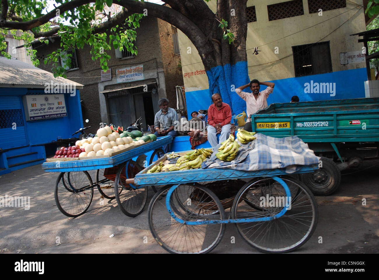 Vegetable seller hi-res stock photography and images - Alamy