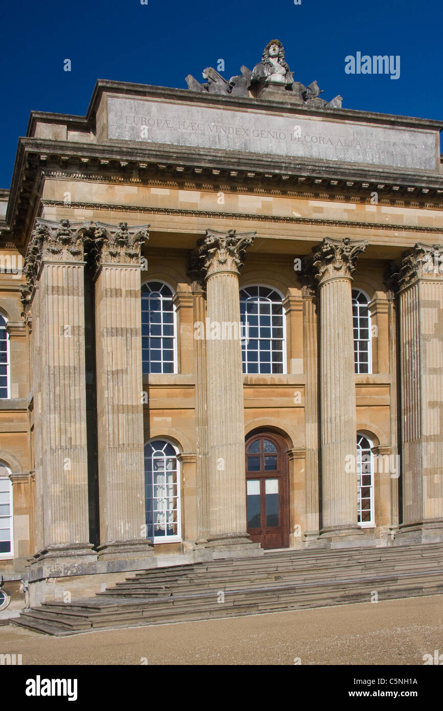 Portico entrance facade columns hi-res stock photography and images - Alamy