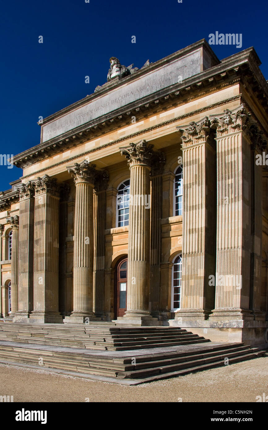 Portico entrance facade columns hi-res stock photography and images - Alamy