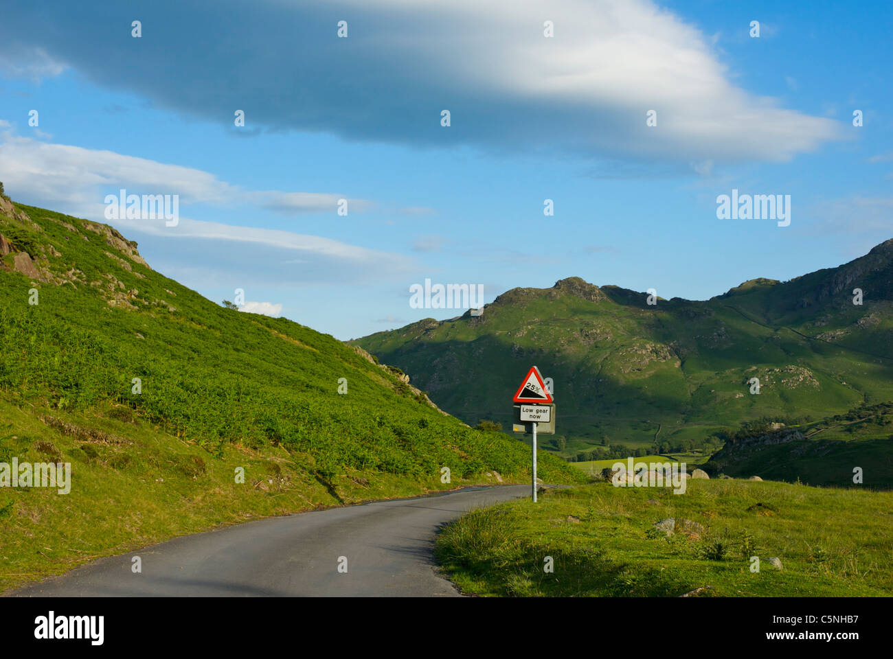 Steep hill sign hi-res stock photography and images - Alamy