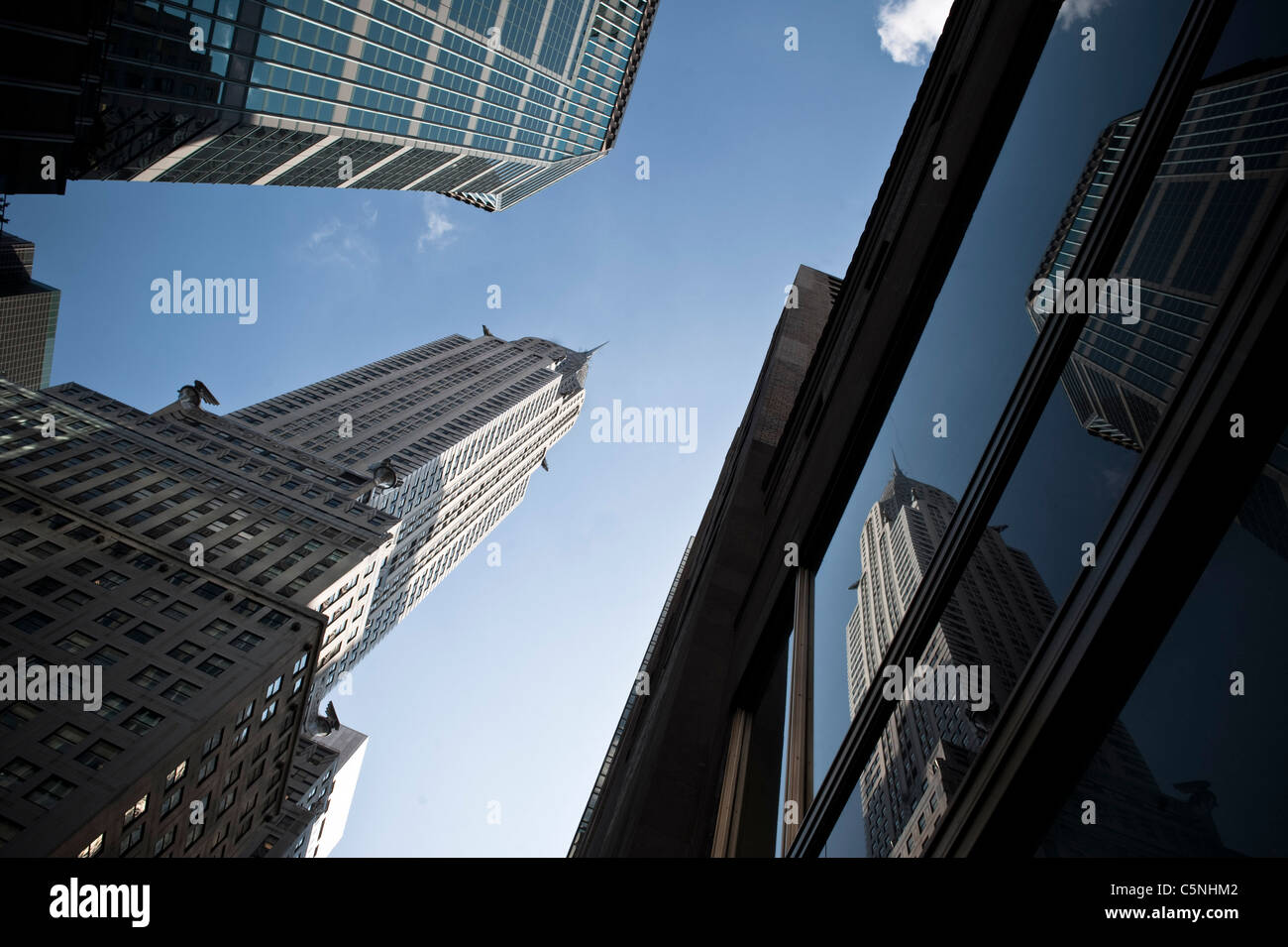 Reflection mirror building nyc hi-res stock photography and images - Alamy