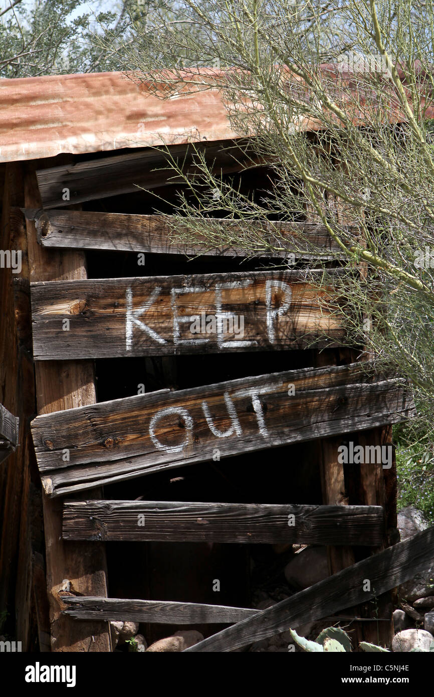 Crude "keep out" wooden sign Stock Photo - Alamy