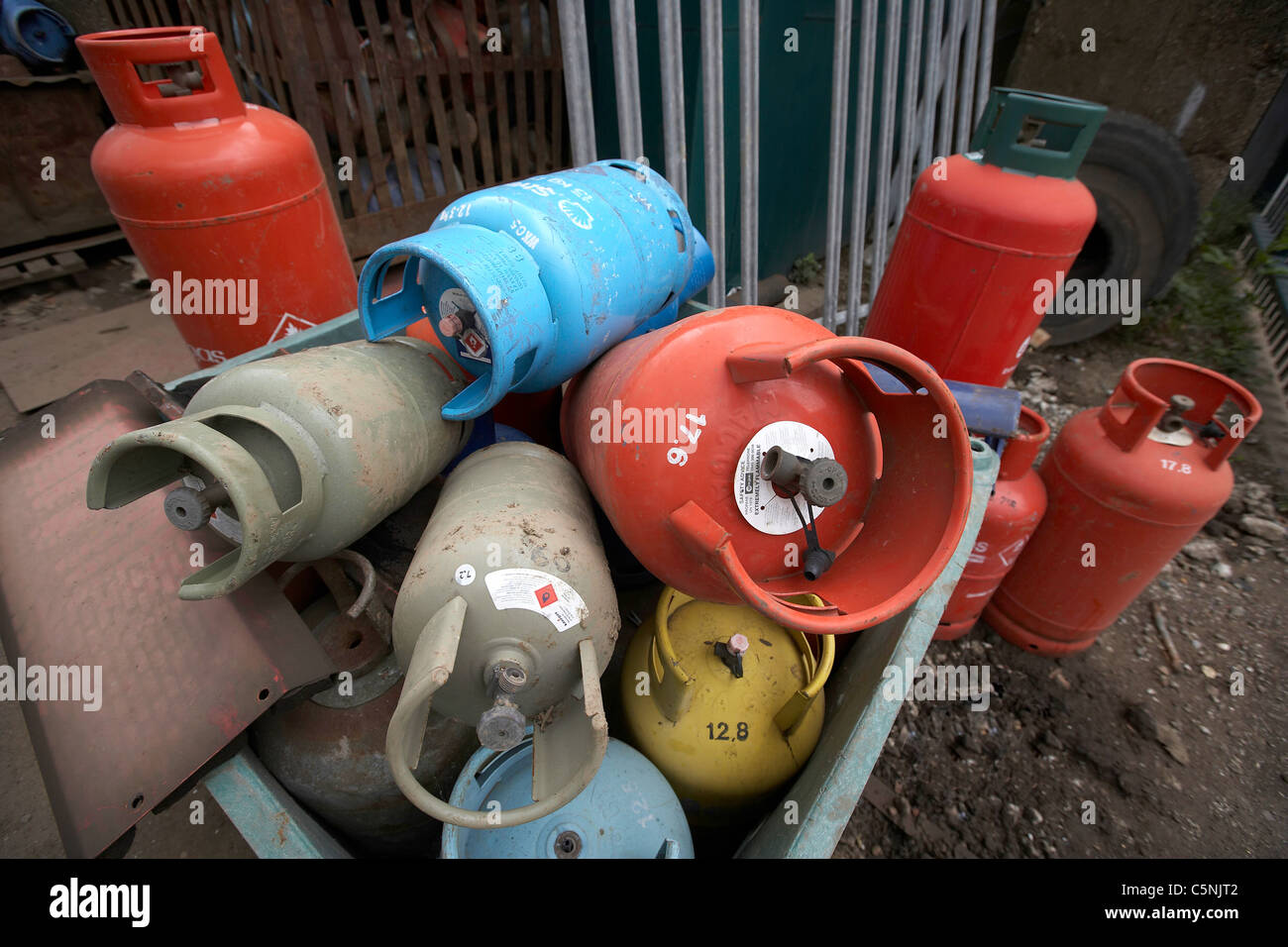 Gas cylinders hi-res stock photography and images - Alamy