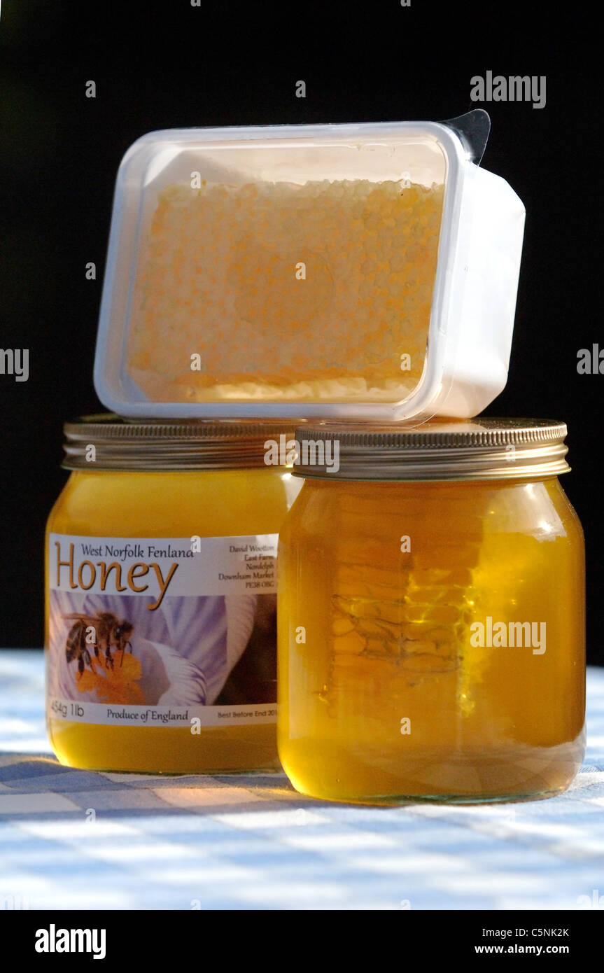 Jars of liquid, chunk and comb honey Stock Photo - Alamy
