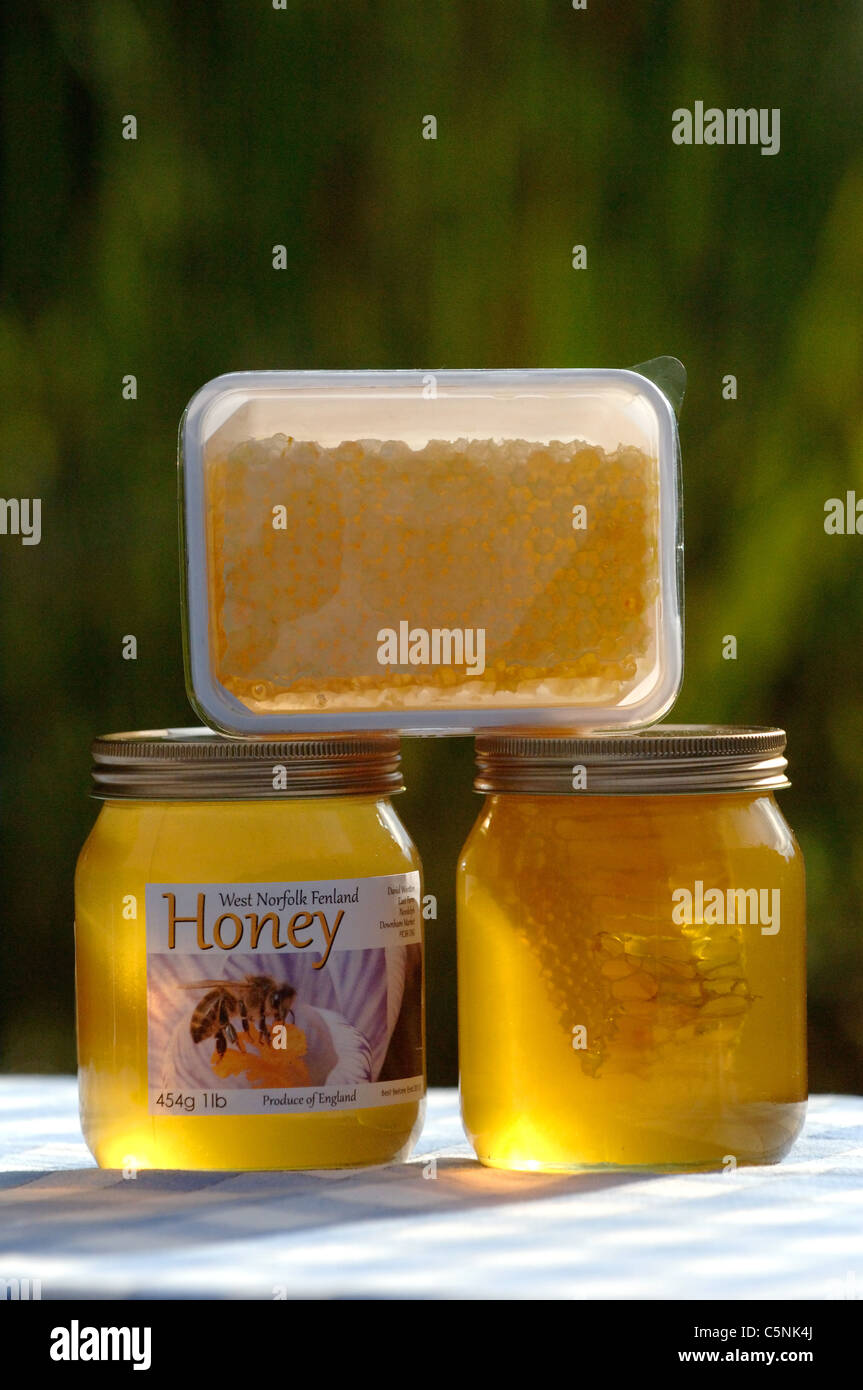 Jars of liquid, chunk and comb honey Stock Photo - Alamy