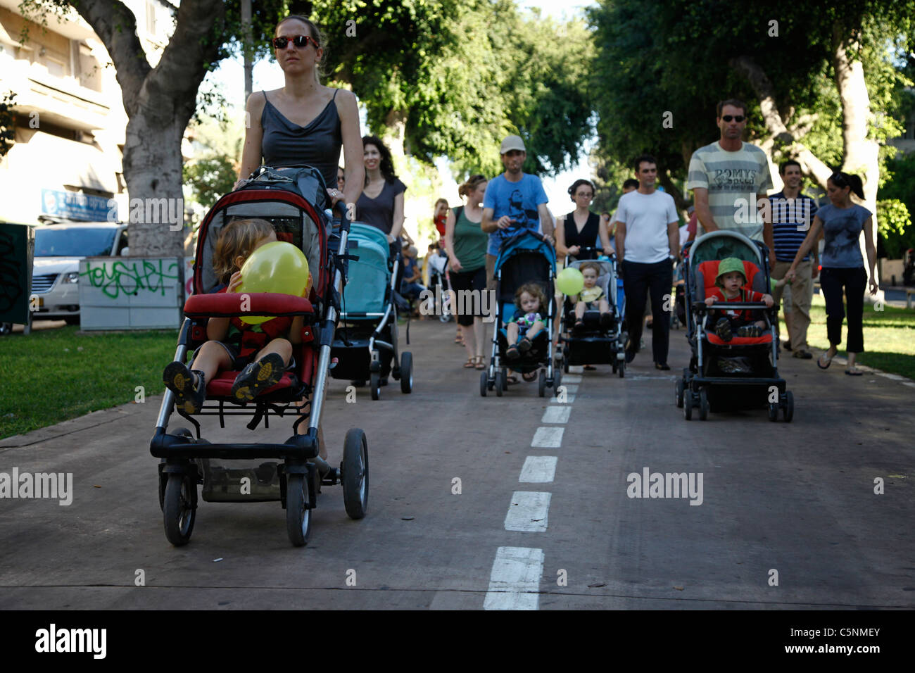 Parents pushing children in strollers hi-res stock photography and ...