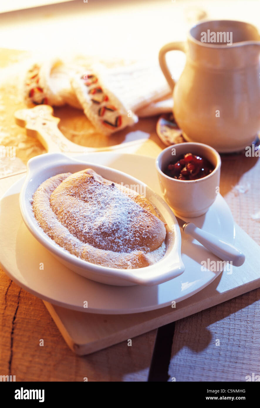Austrian dessert Salzburger Nockerln Stock Photo - Alamy