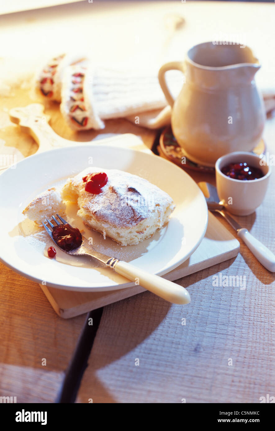 Austrian dessert Salzburger Nockerln Stock Photo - Alamy