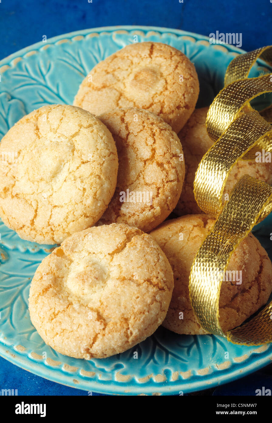 Italian almond macaroons (Amaretti Stock Photo - Alamy