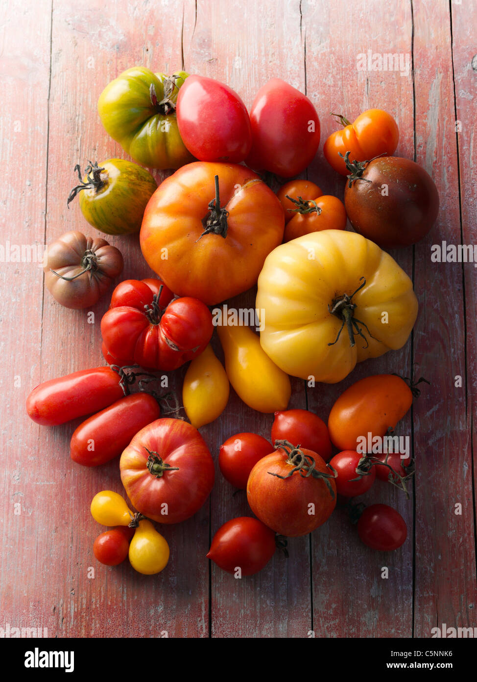 Different varieties of tomatoes Stock Photo - Alamy