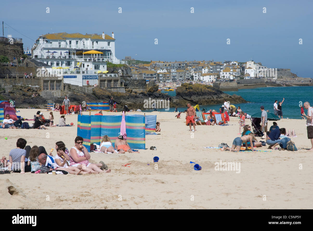 English sunbathers hi-res stock photography and images - Alamy