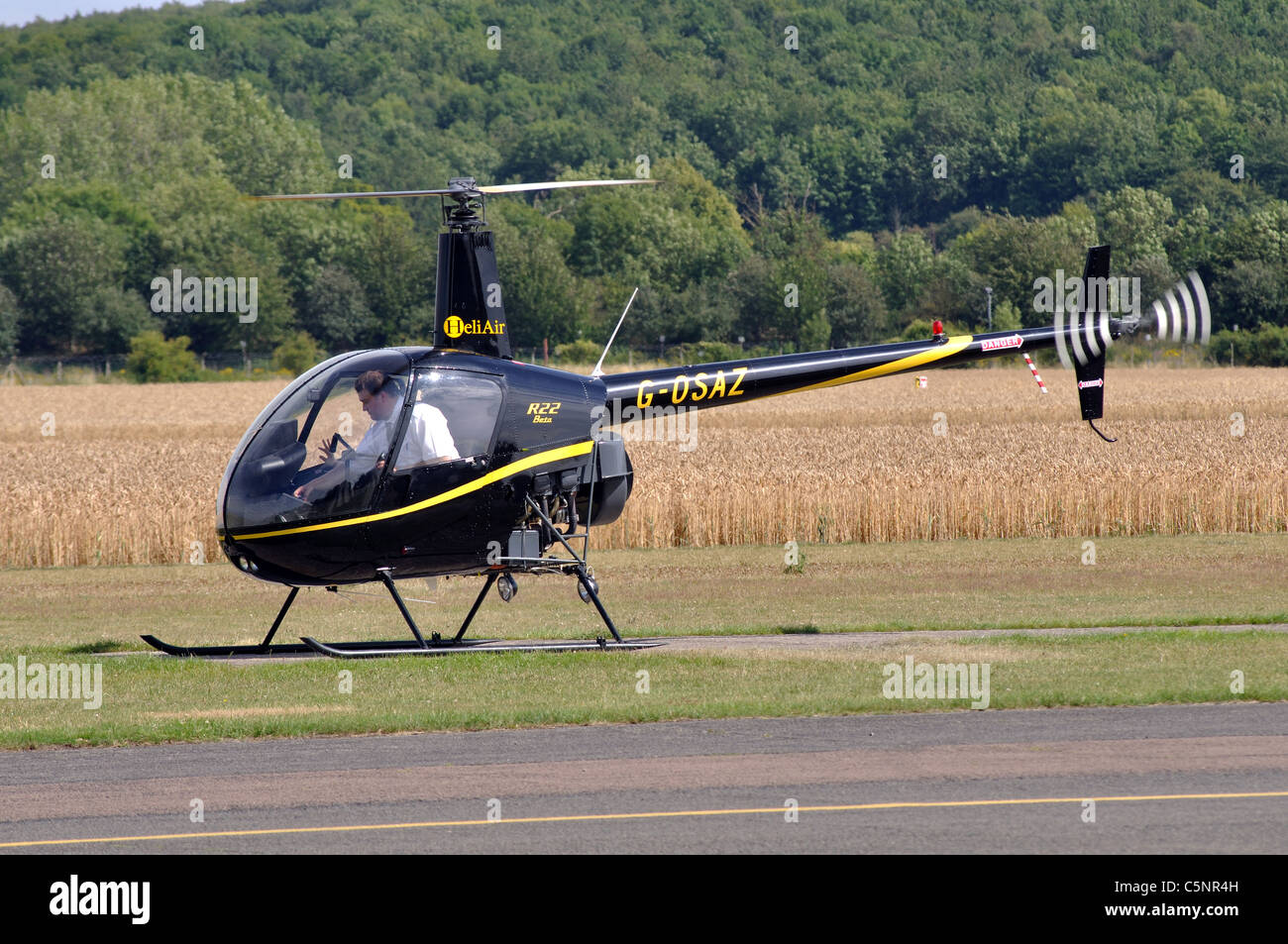 Robinson r22 helicopter hi-res stock photography and images - Alamy