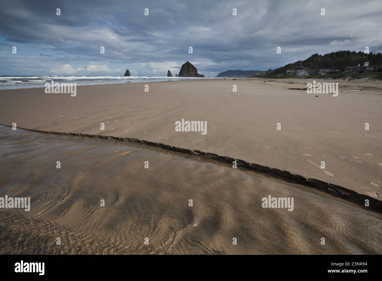 Monoliths at cannon beach hi-res stock photography and images - Alamy