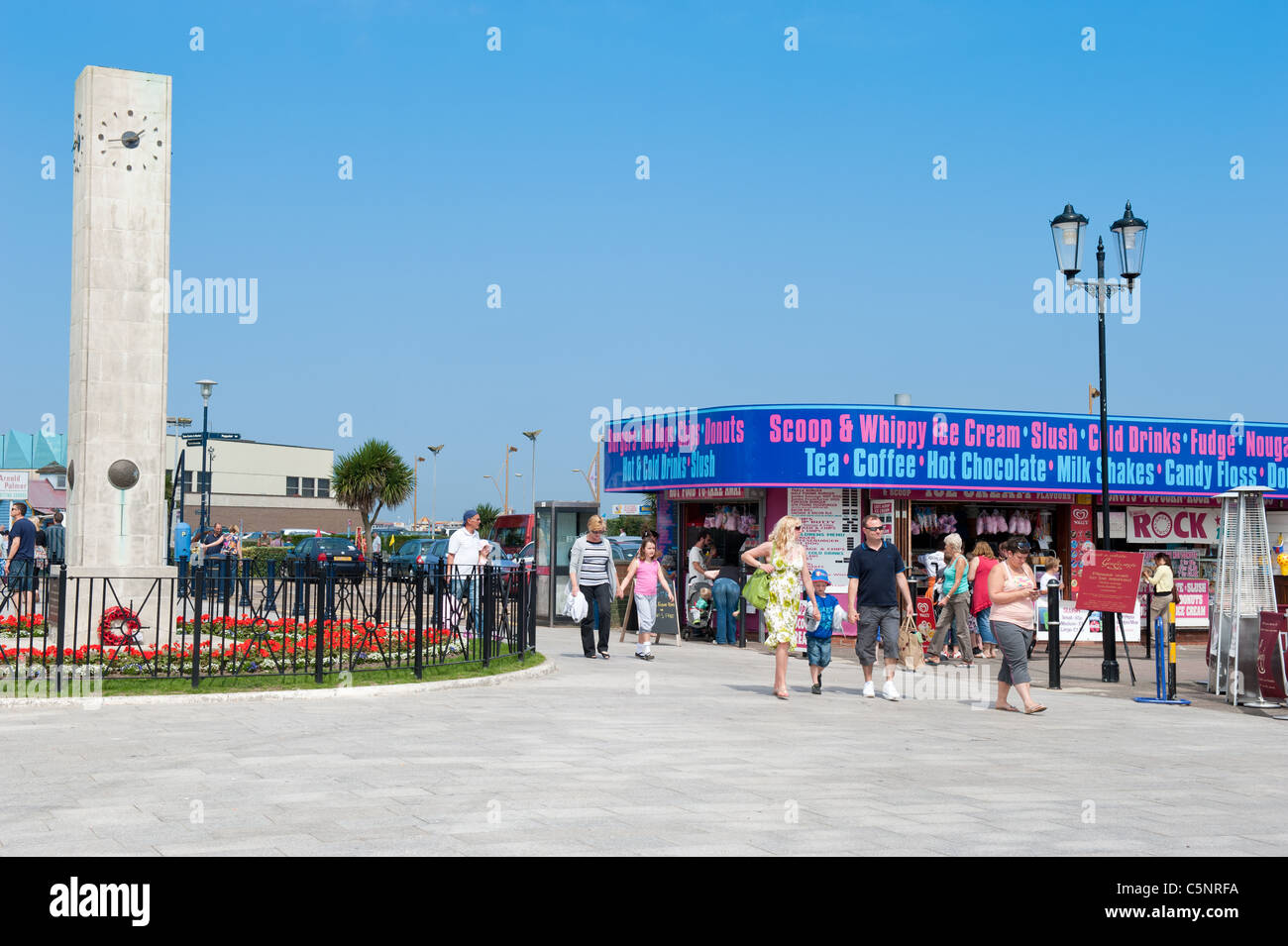 Summer fun by the seaside UK holiday Stock Photo - Alamy