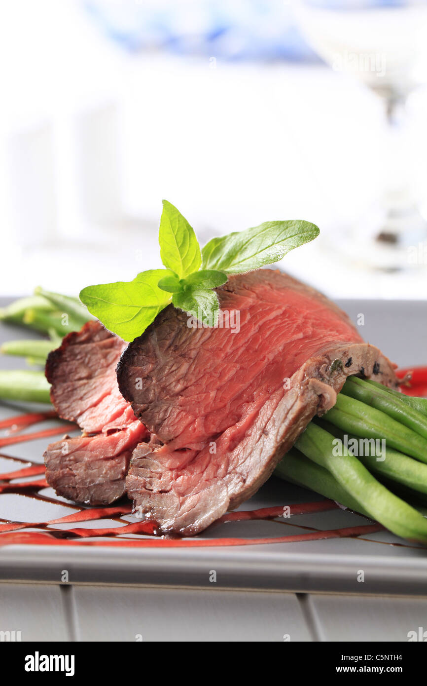 Slices of roast beef and string beans Stock Photo - Alamy