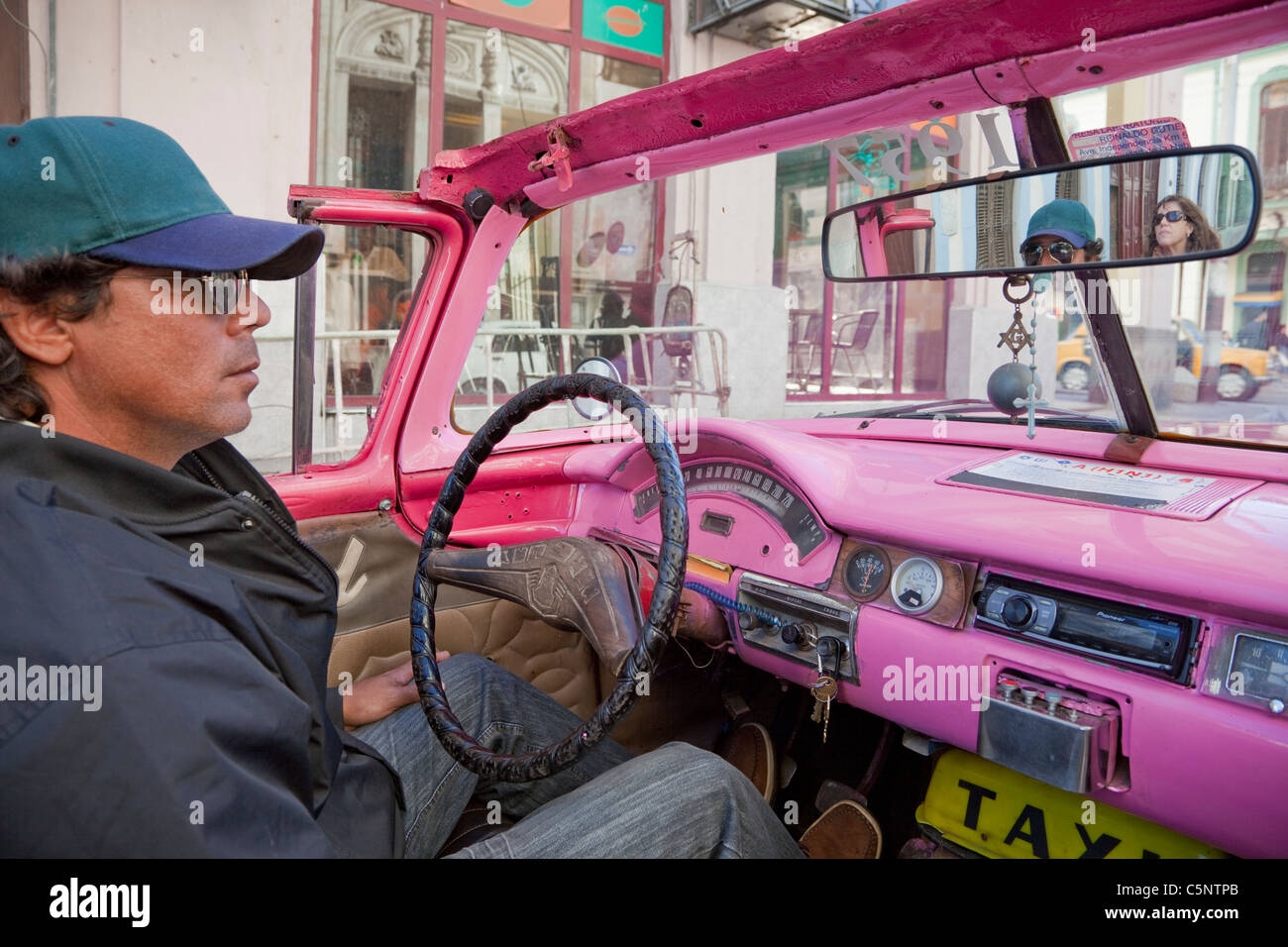 Cuban taxi driver driving classic hi-res stock photography and images ...