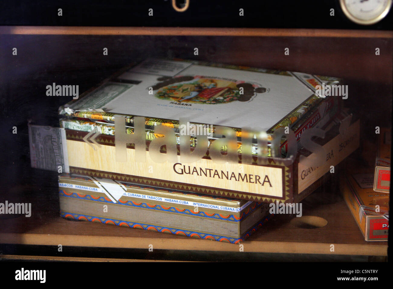 Cigar box hi-res stock photography and images - Alamy