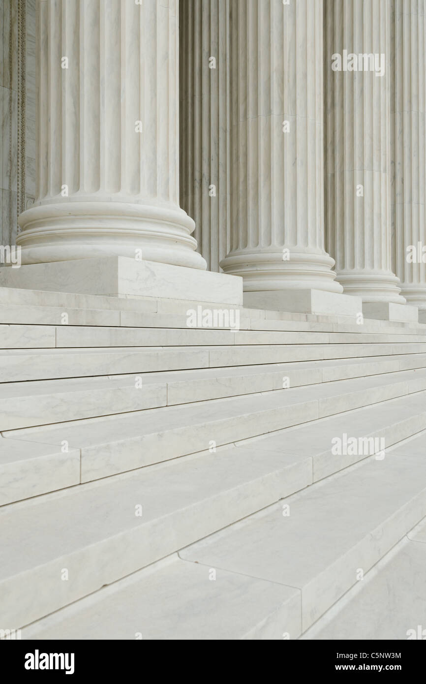 Columns facade front entrance steps hi-res stock photography and images ...