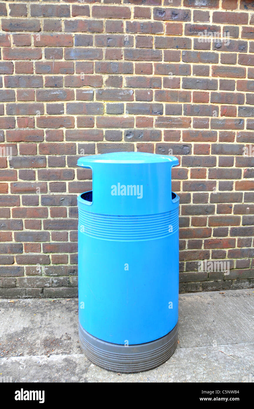 Waste bin blue brick wall texture rubbish Stock Photo - Alamy