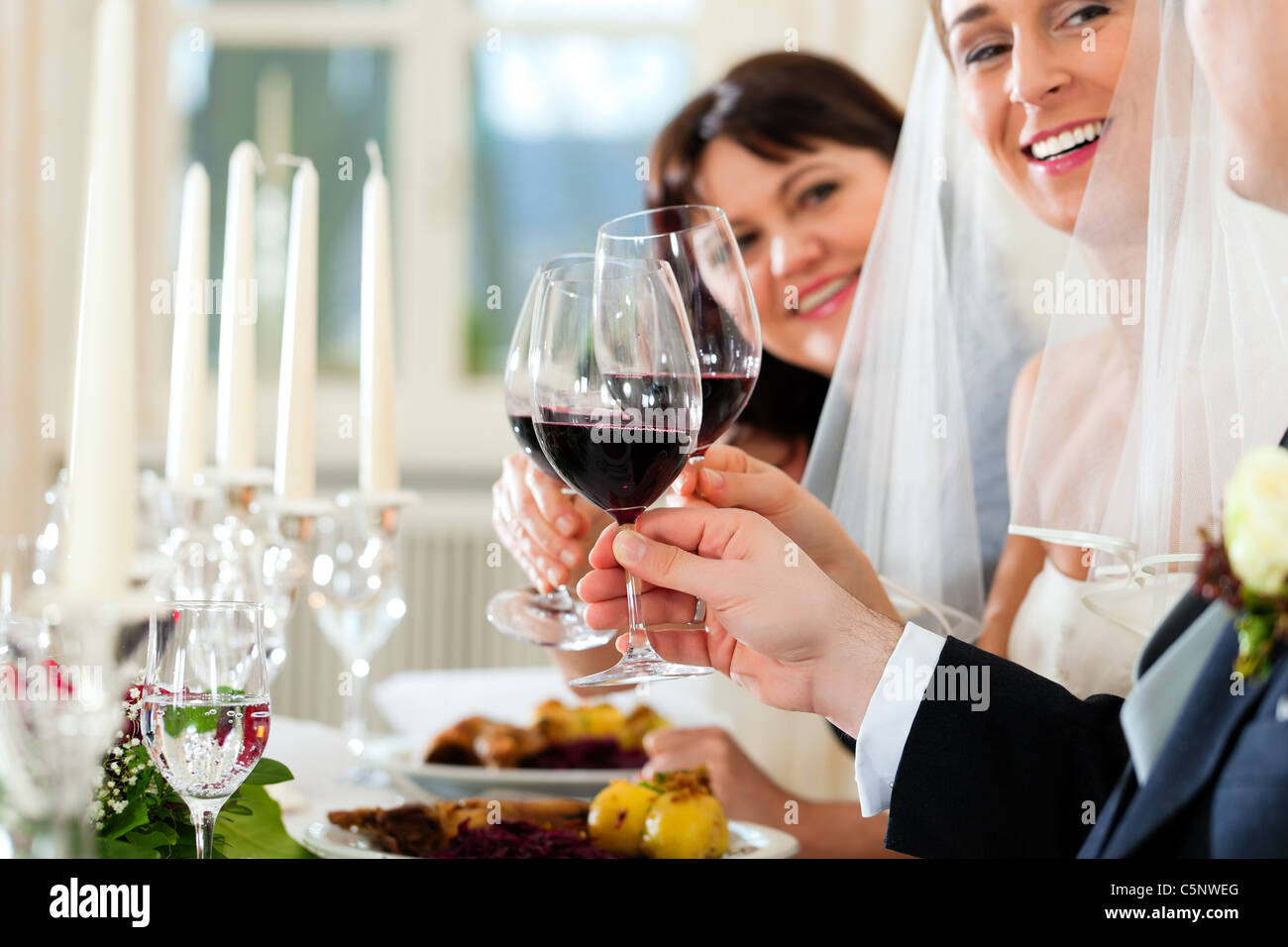 Dinner party guest of honor hi-res stock photography and images - Alamy