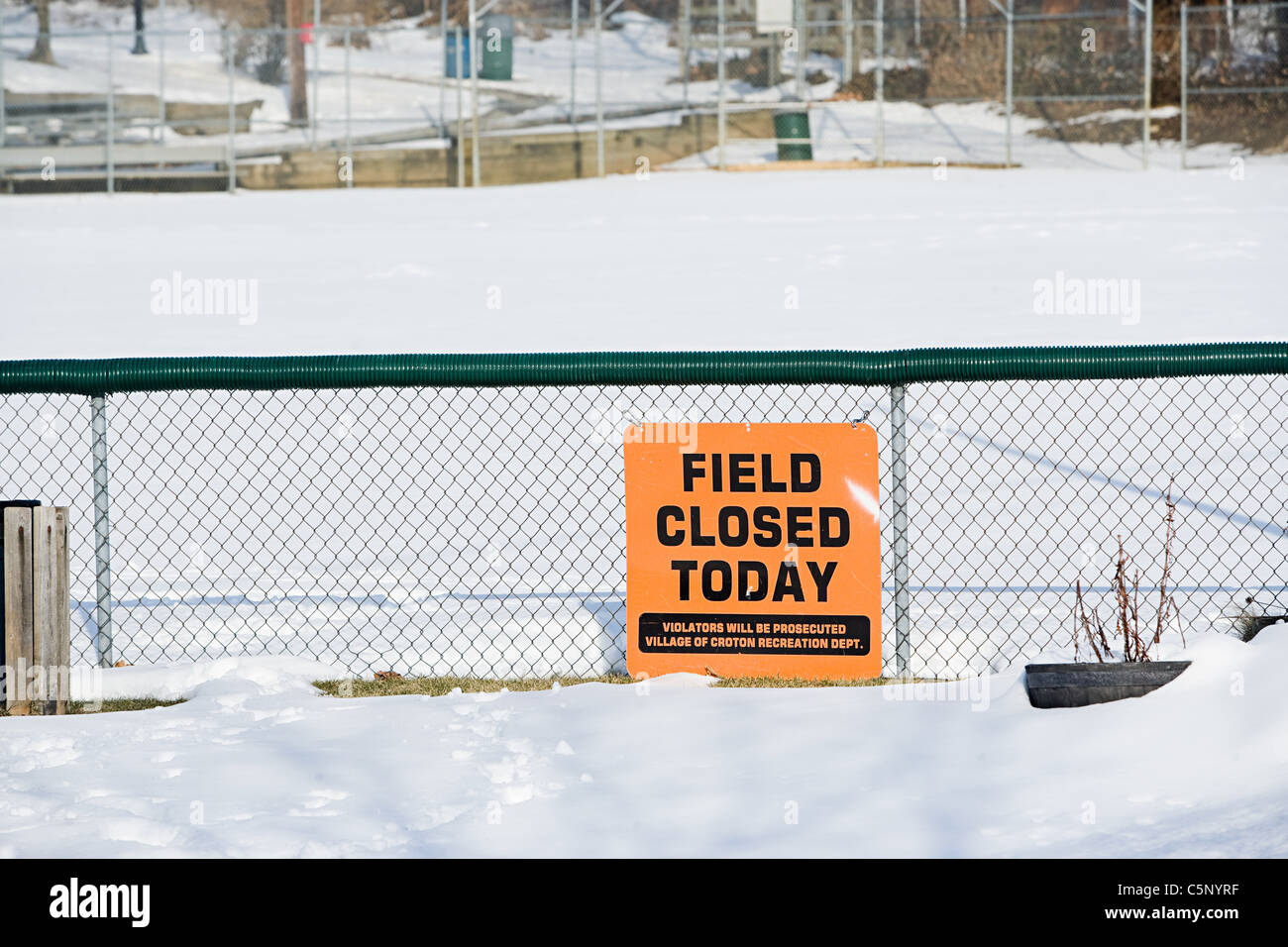 Closed season sign hi-res stock photography and images - Alamy