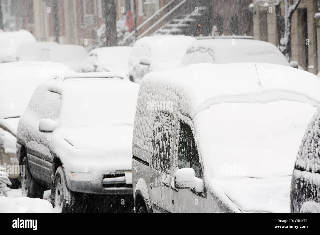 Vehicles covered in snow Stock Photo - Alamy