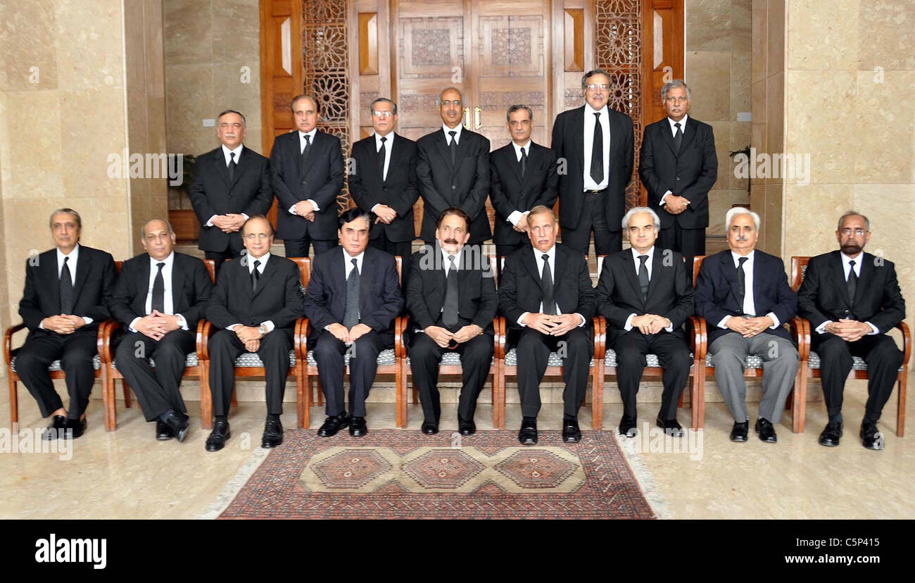 A group photo of the Chief Justice, Justice Iftikhar Muhammad Chaudhary ...
