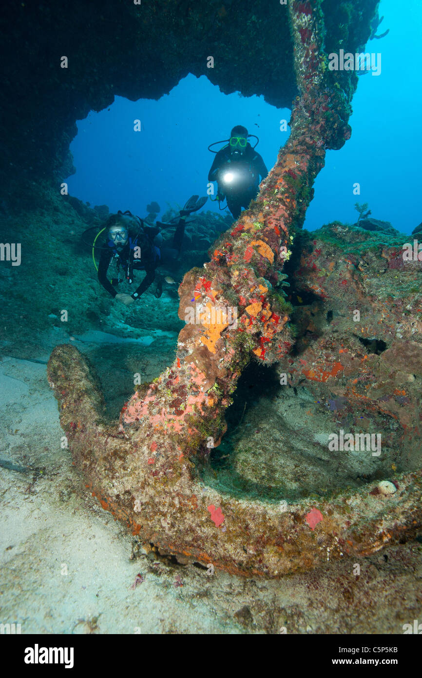 Two point anchor hi-res stock photography and images - Alamy