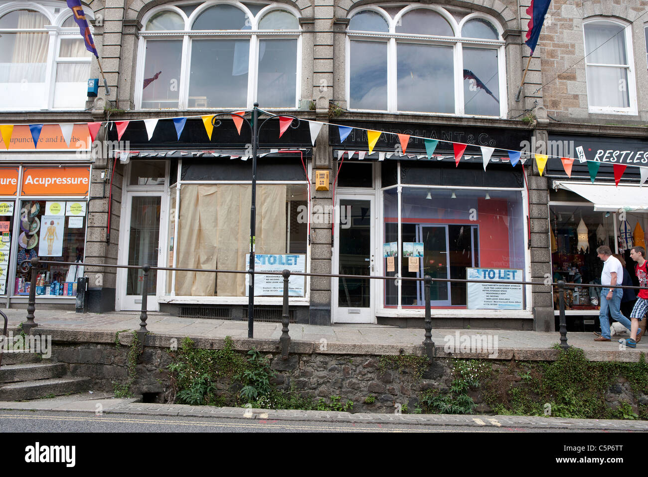 High street shop closed in Penzance, Cornwall Stock Photo - Alamy