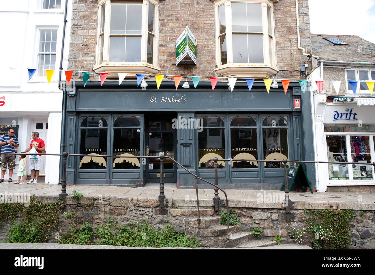 High street shop closed in Penzance, Cornwall Stock Photo - Alamy