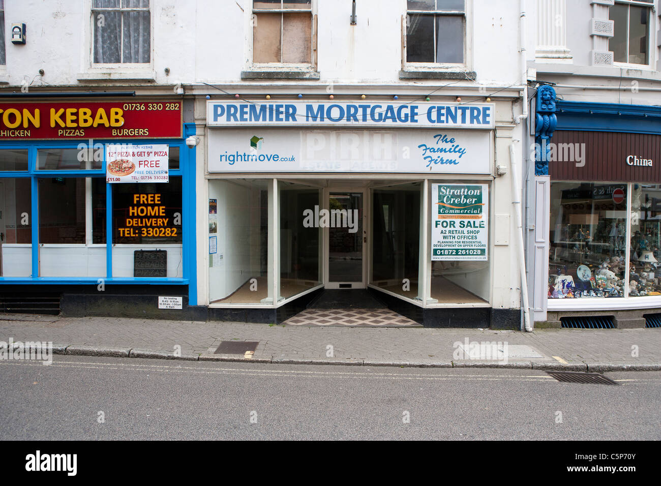 High street shop closed in Penzance, Cornwall Stock Photo - Alamy