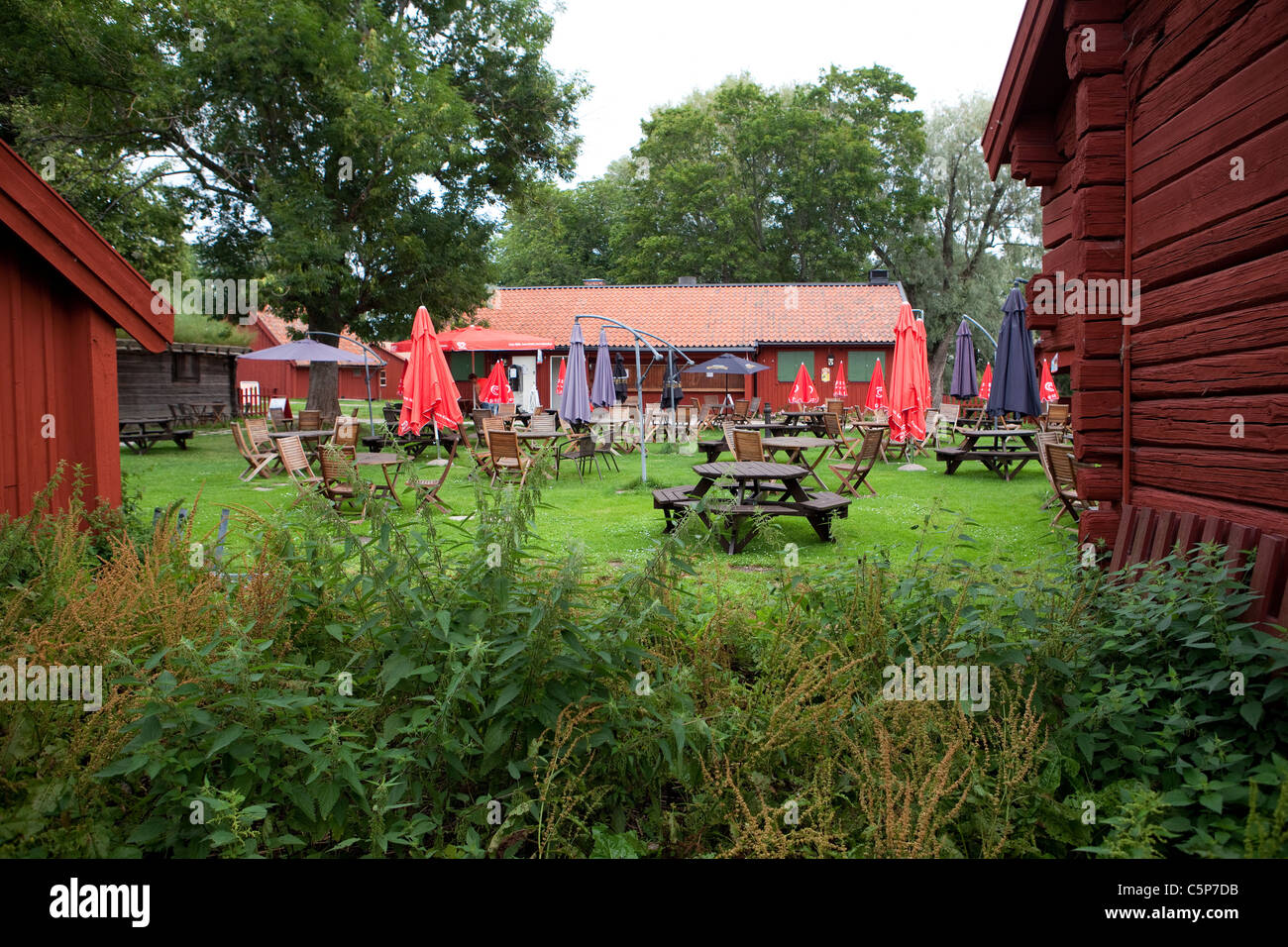 Closed cafe terrace hi-res stock photography and images - Alamy