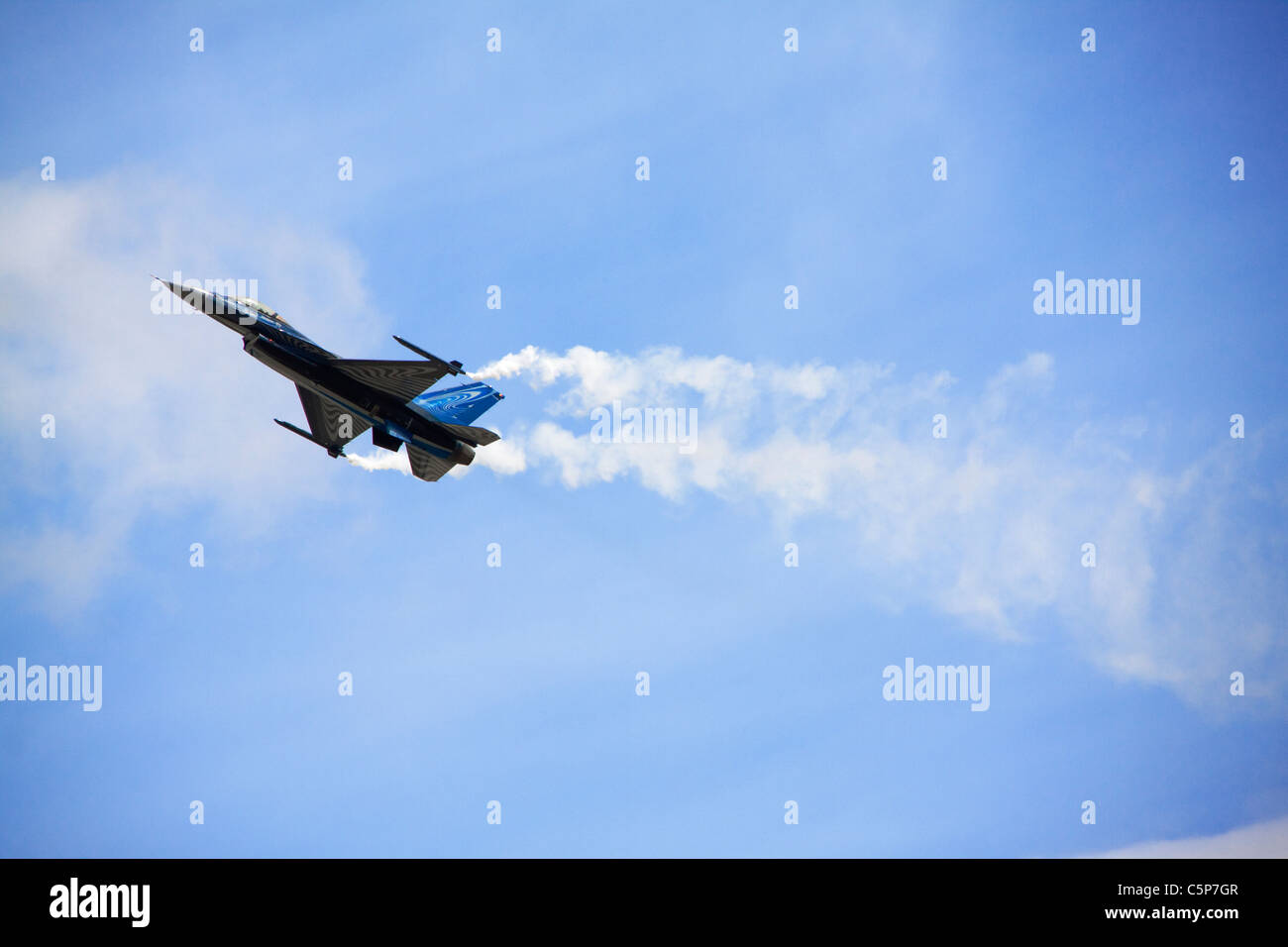 F-16 at near stall speed Stock Photo - Alamy