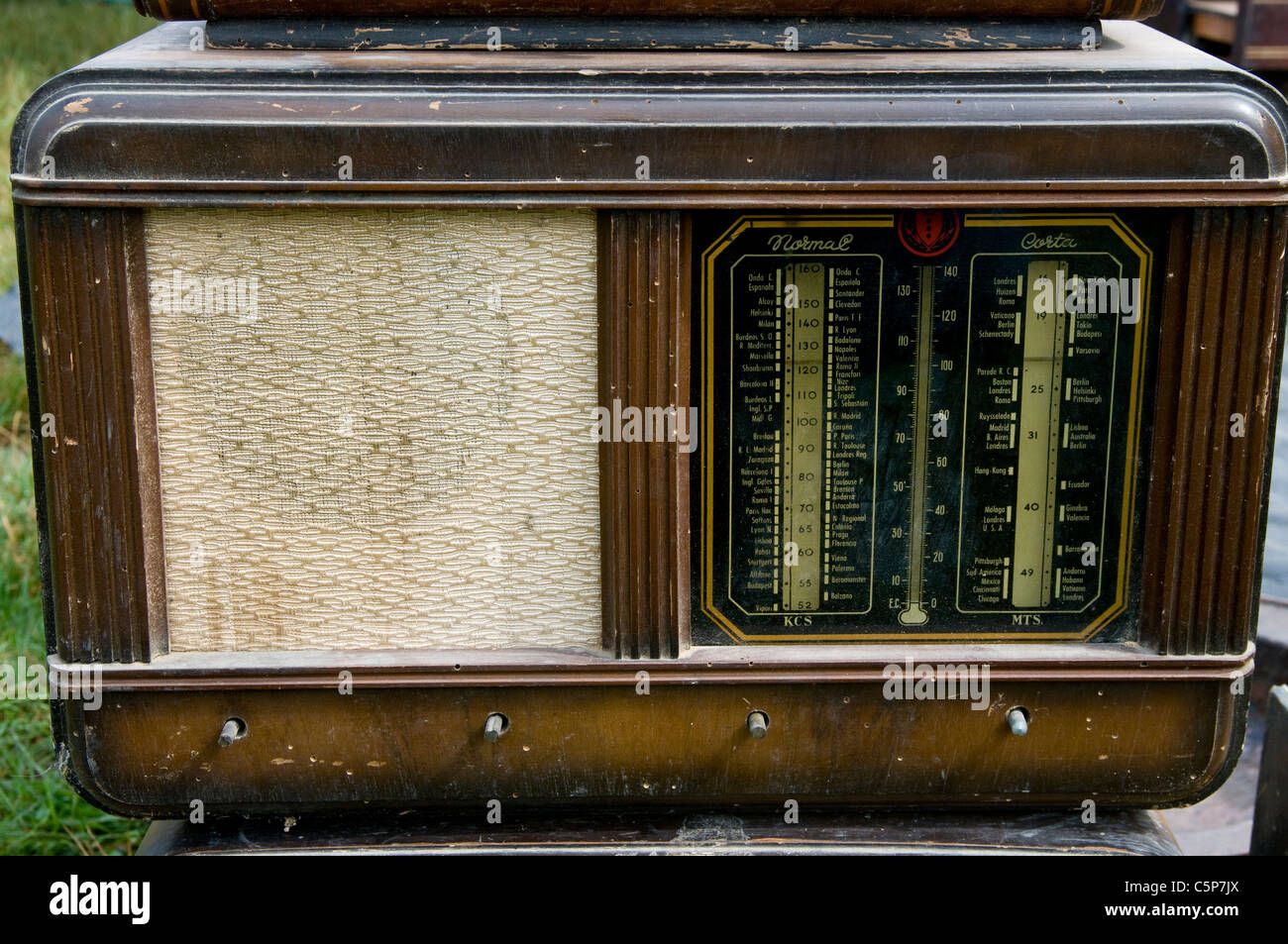 Old vintage radio collection hi-res stock photography and images - Alamy
