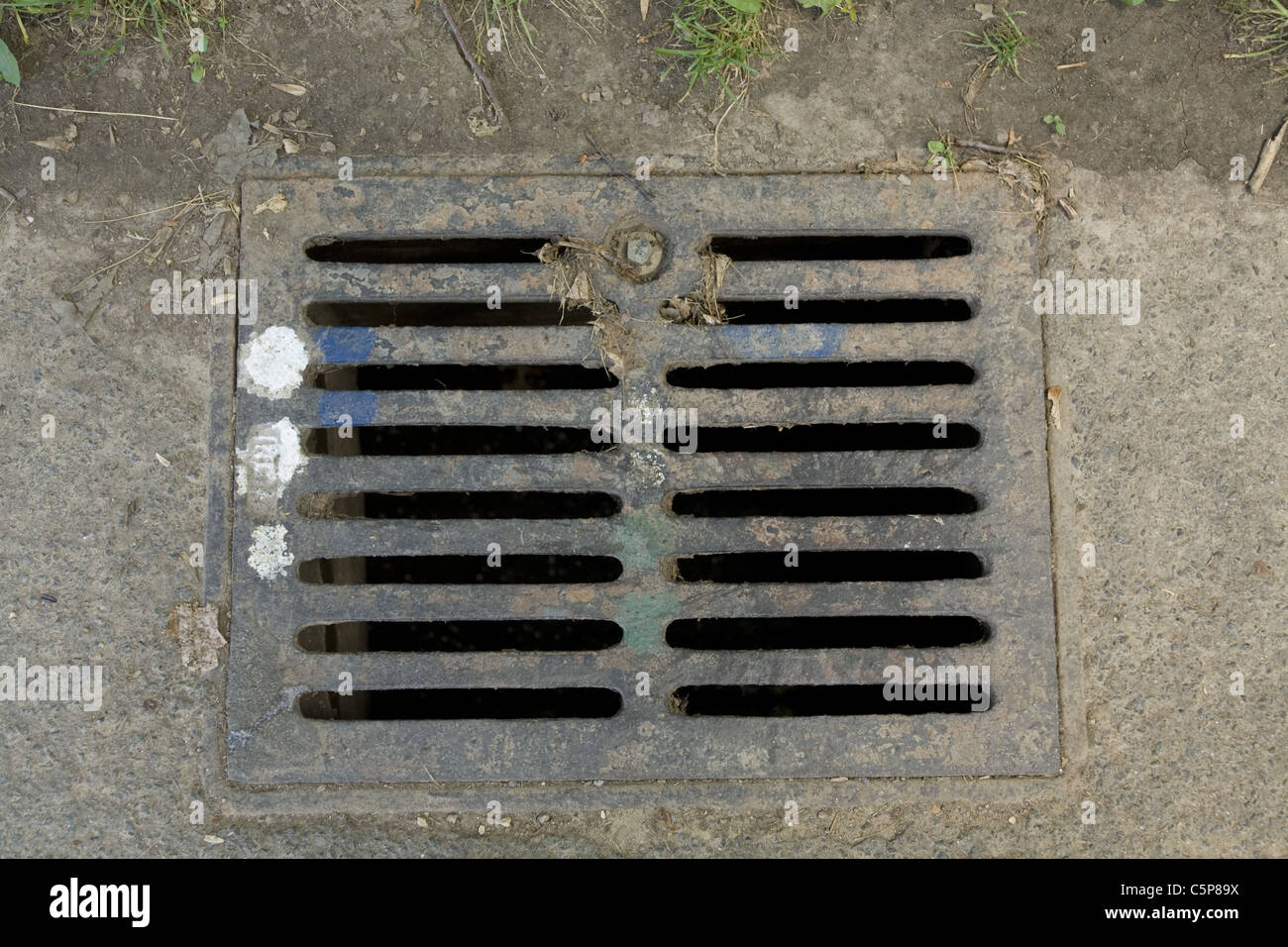 New york city rain drain hi-res stock photography and images - Alamy