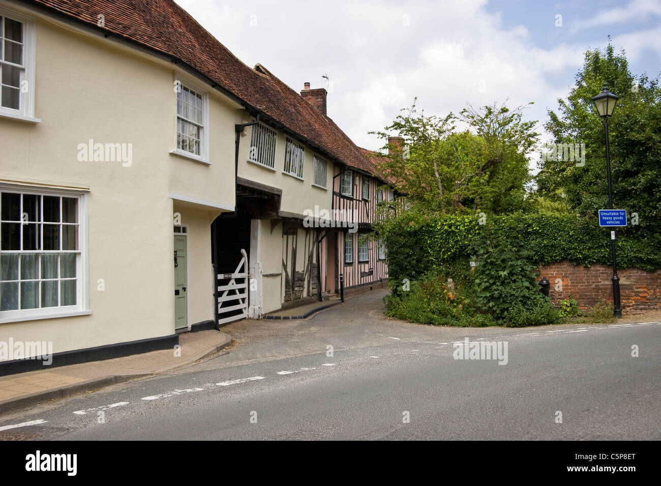 The old 16th century maltings, Butchers Lane, Boxford, Suffolk, England ...
