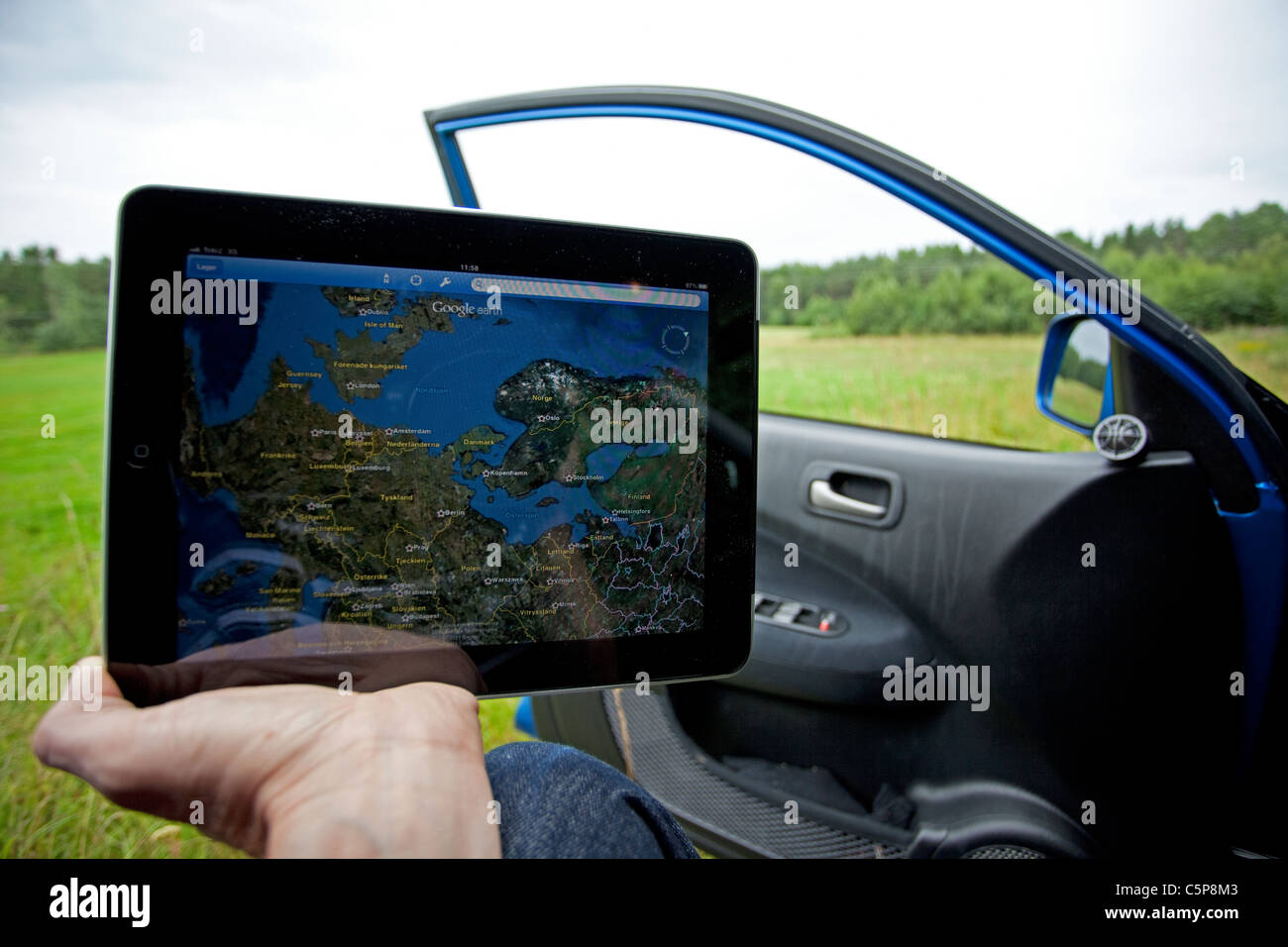 Using Ipad for navigation in the car with Google Earth Stock Photo - Alamy