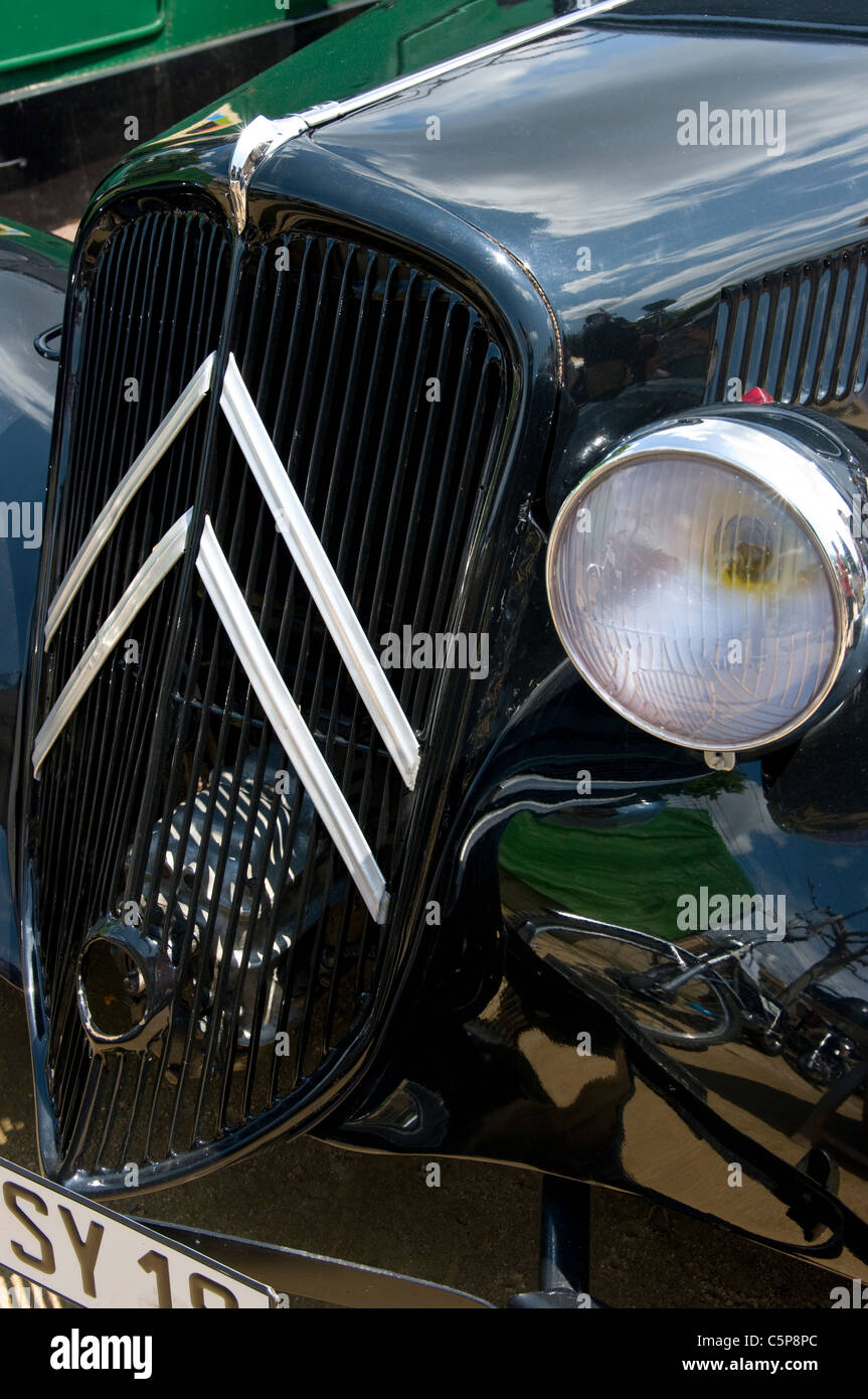 Vintage mercedes classic car headlamp hi-res stock photography and ...
