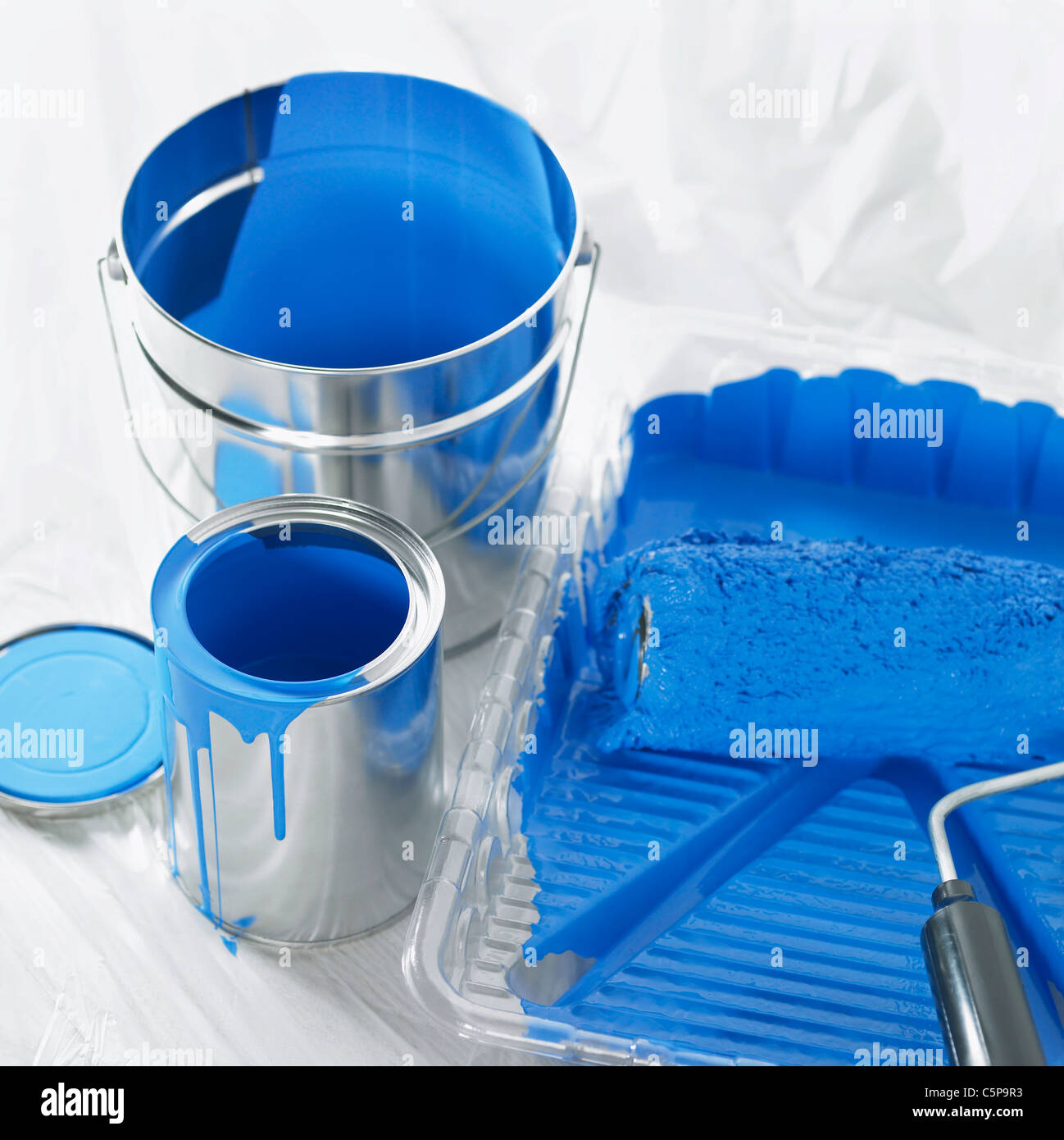 Tin with paint hi-res stock photography and images - Alamy
