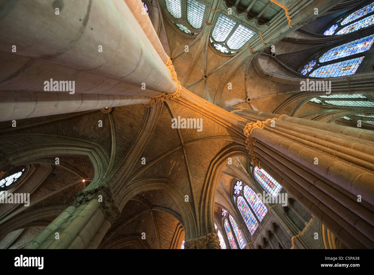 Reims Cathedral interior view with ribbed vaulting Stock Photo - Alamy